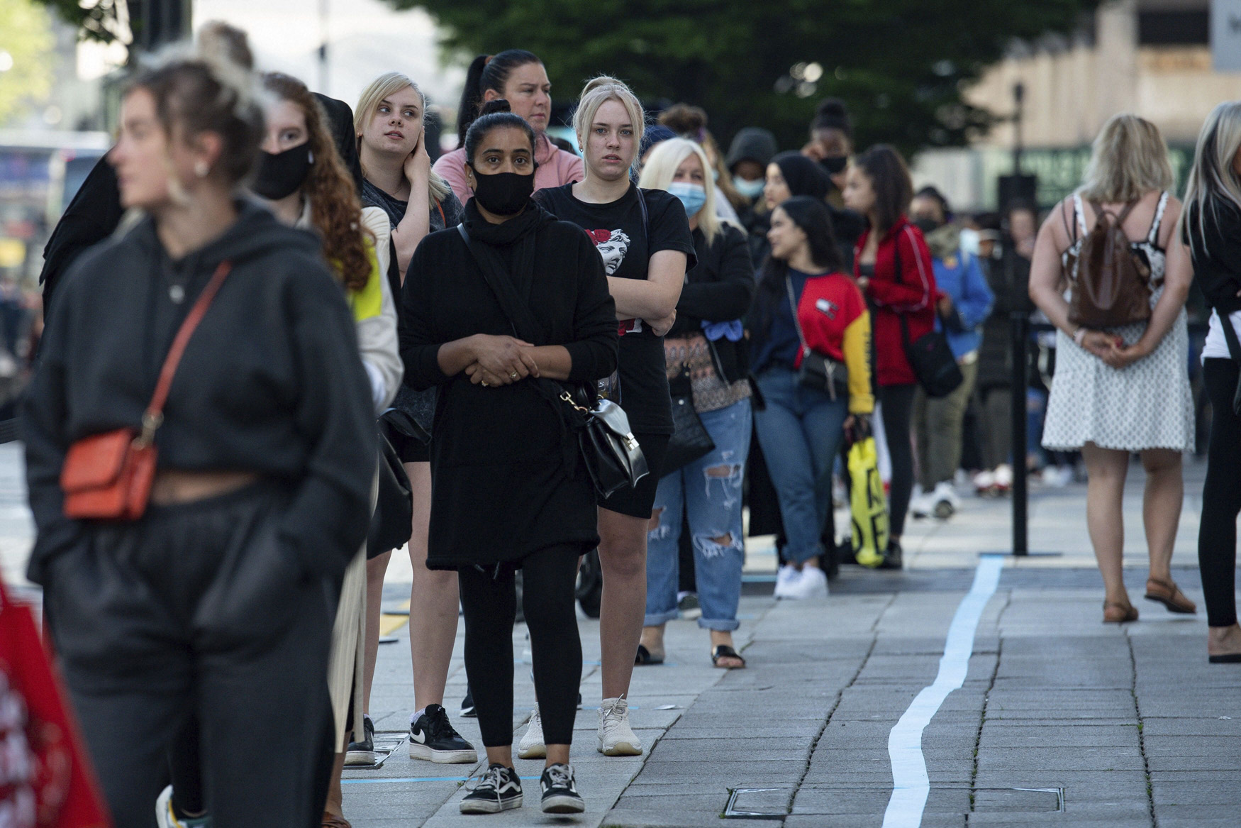 Long queues as shops reopen in England after lockdown - The Shillong Times