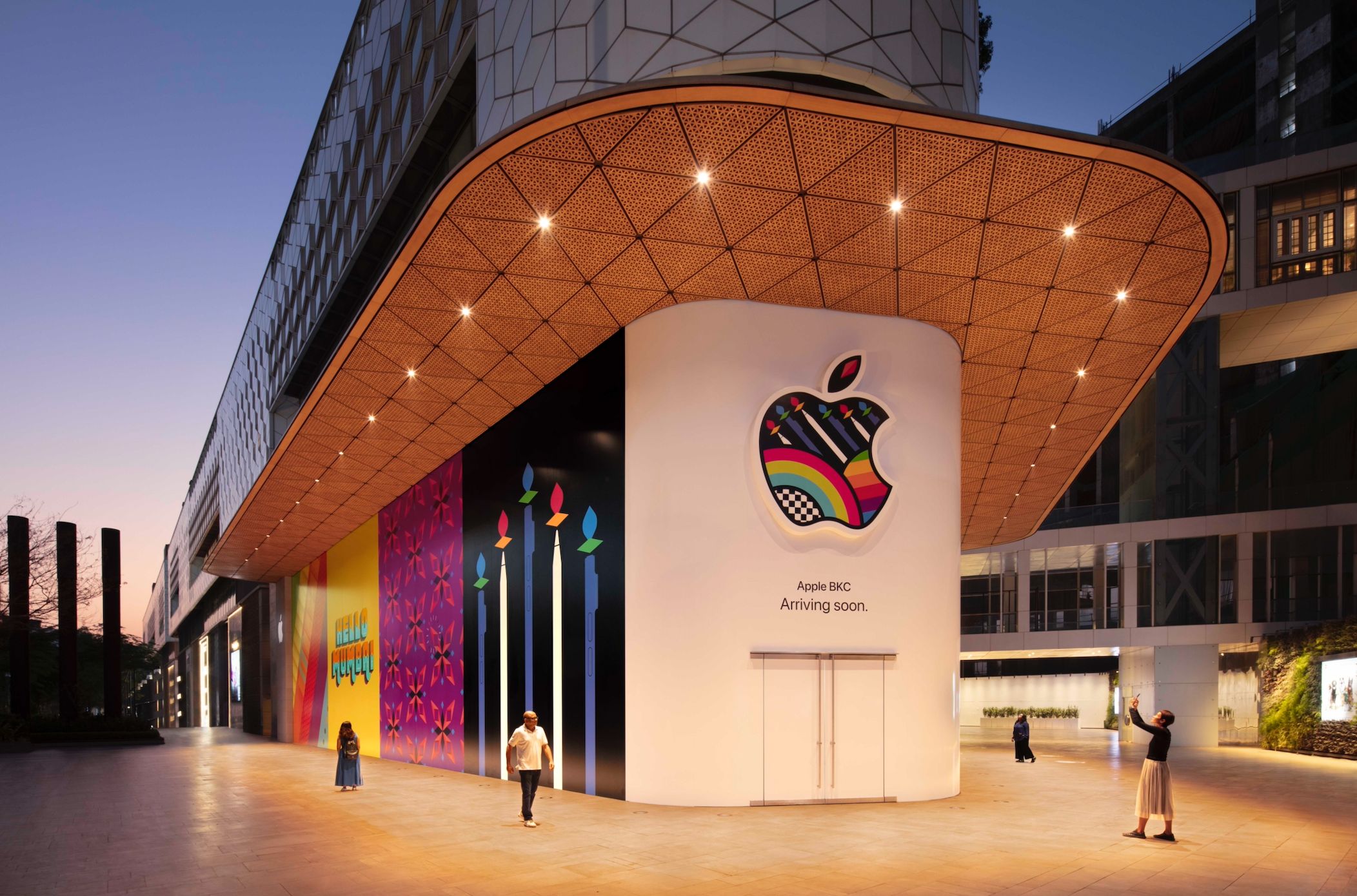 Apple BKC Store Opens In Mumbai s Jio World Drive Read Details