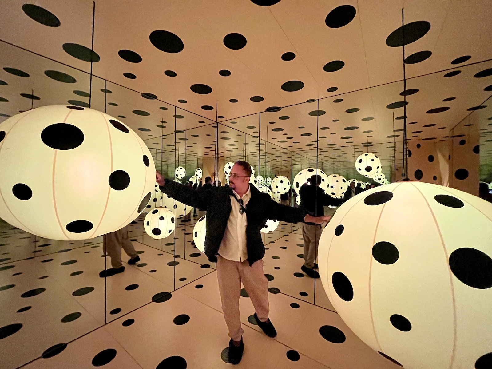 WNDR Museum: Chicago’s futuristic world of fantasy, colour and ...